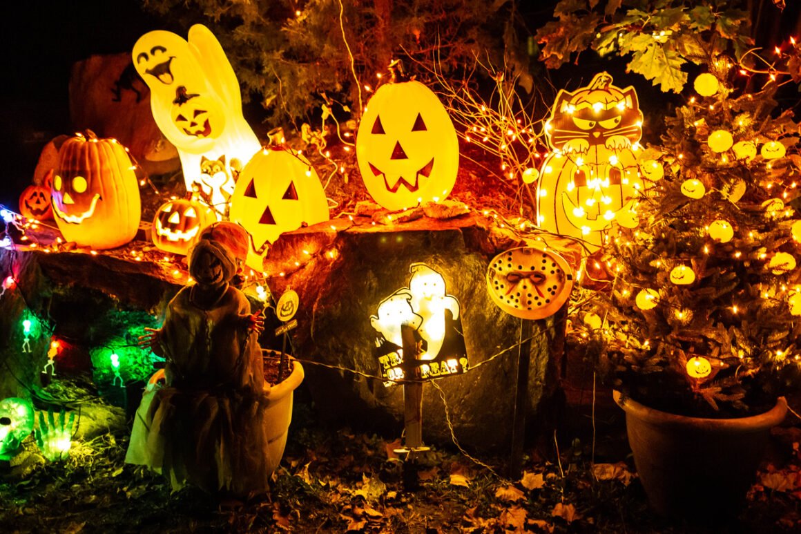 10 Places in America with the Best Halloween Attractions - Dwellsy